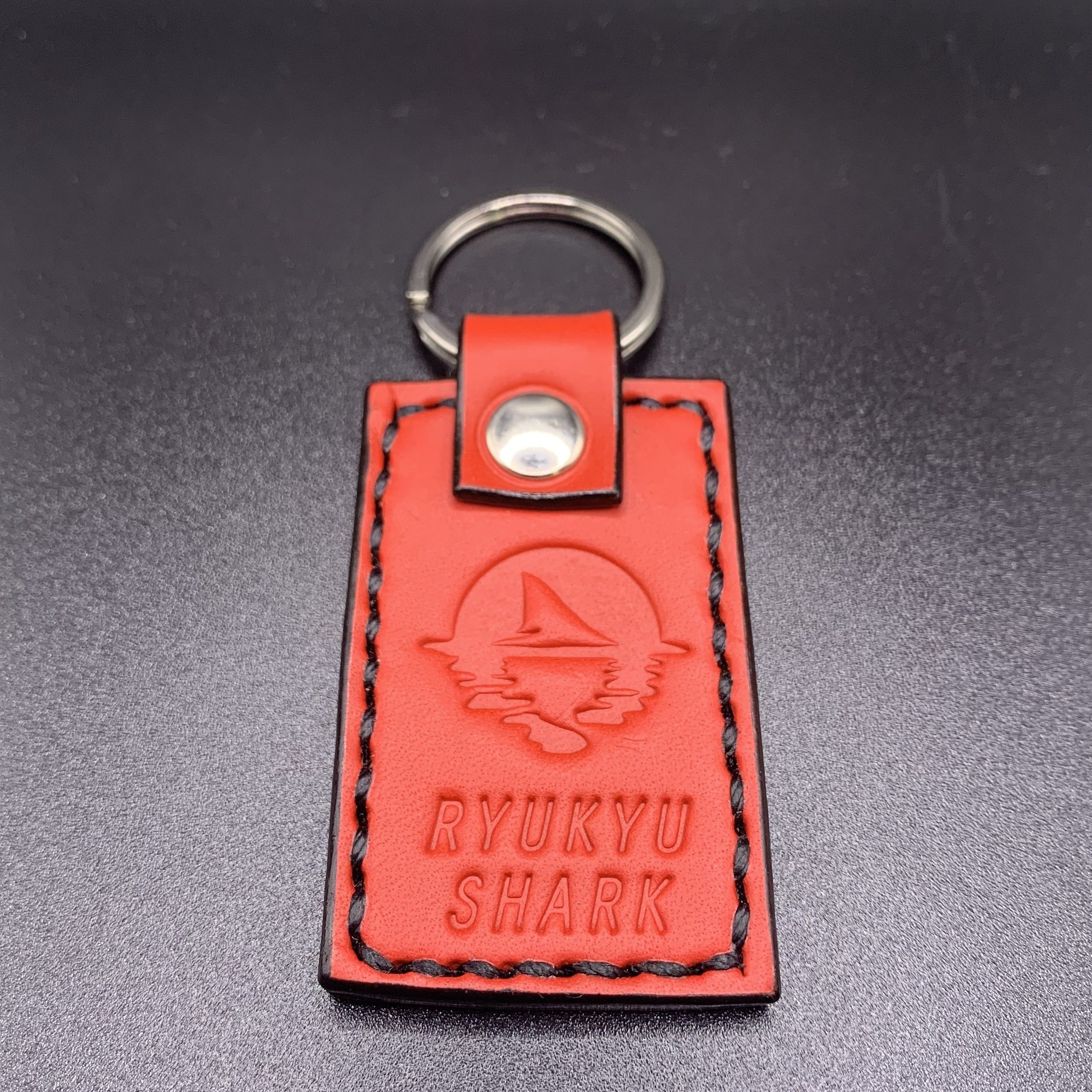RYUKYU SHARK Key Holder (S) Red – RYUKYU SHARK 琉球シャーク 沖縄駆除サメ革専門店