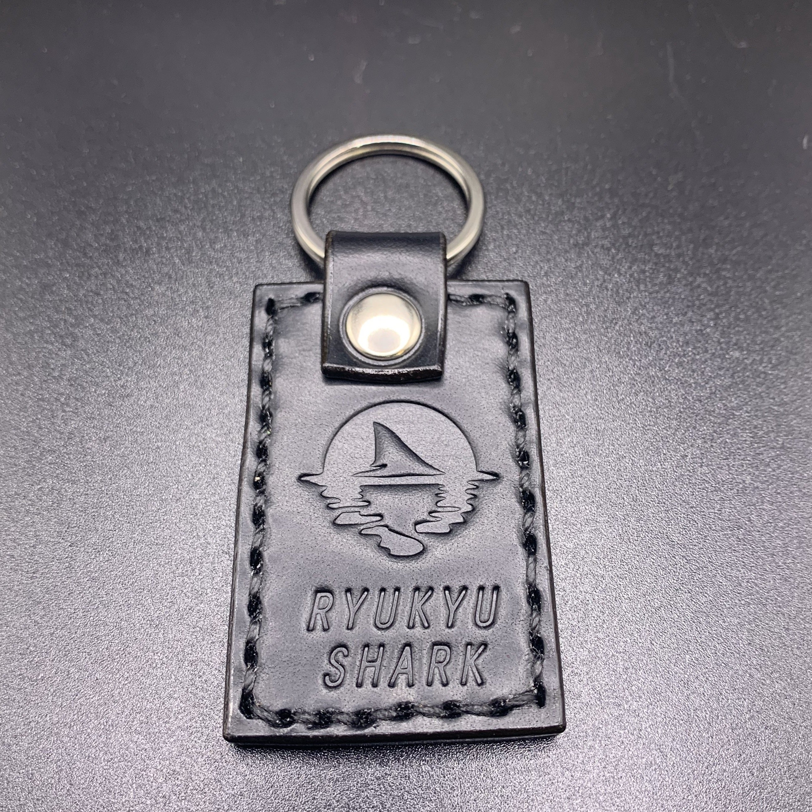 RYUKYU SHARK Key Holder (S) Black – RYUKYU SHARK 琉球シャーク 沖縄駆除サメ革専門店